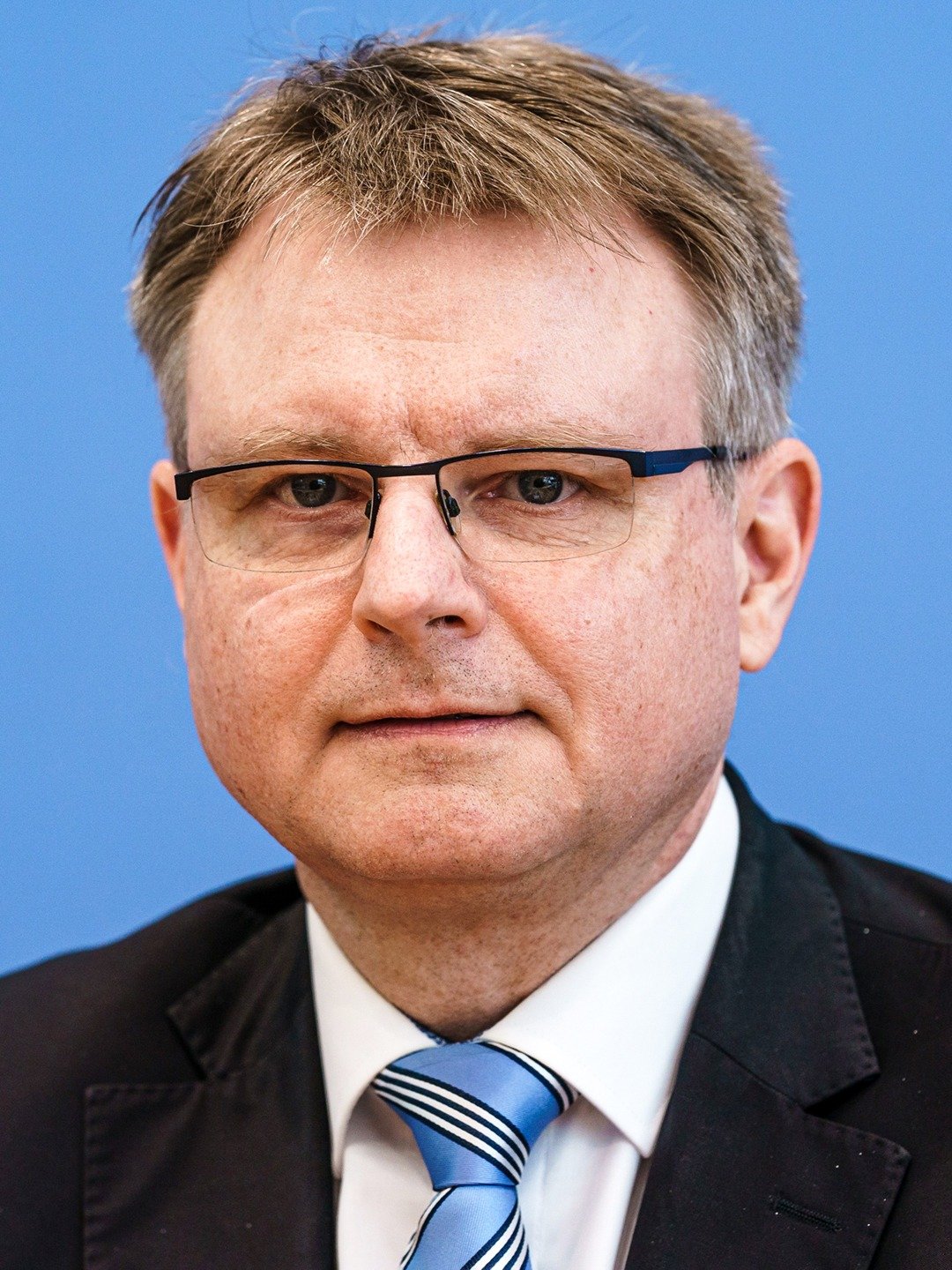 Prof. Dr. Stefan Kooths Pictures - Rotten Tomatoes