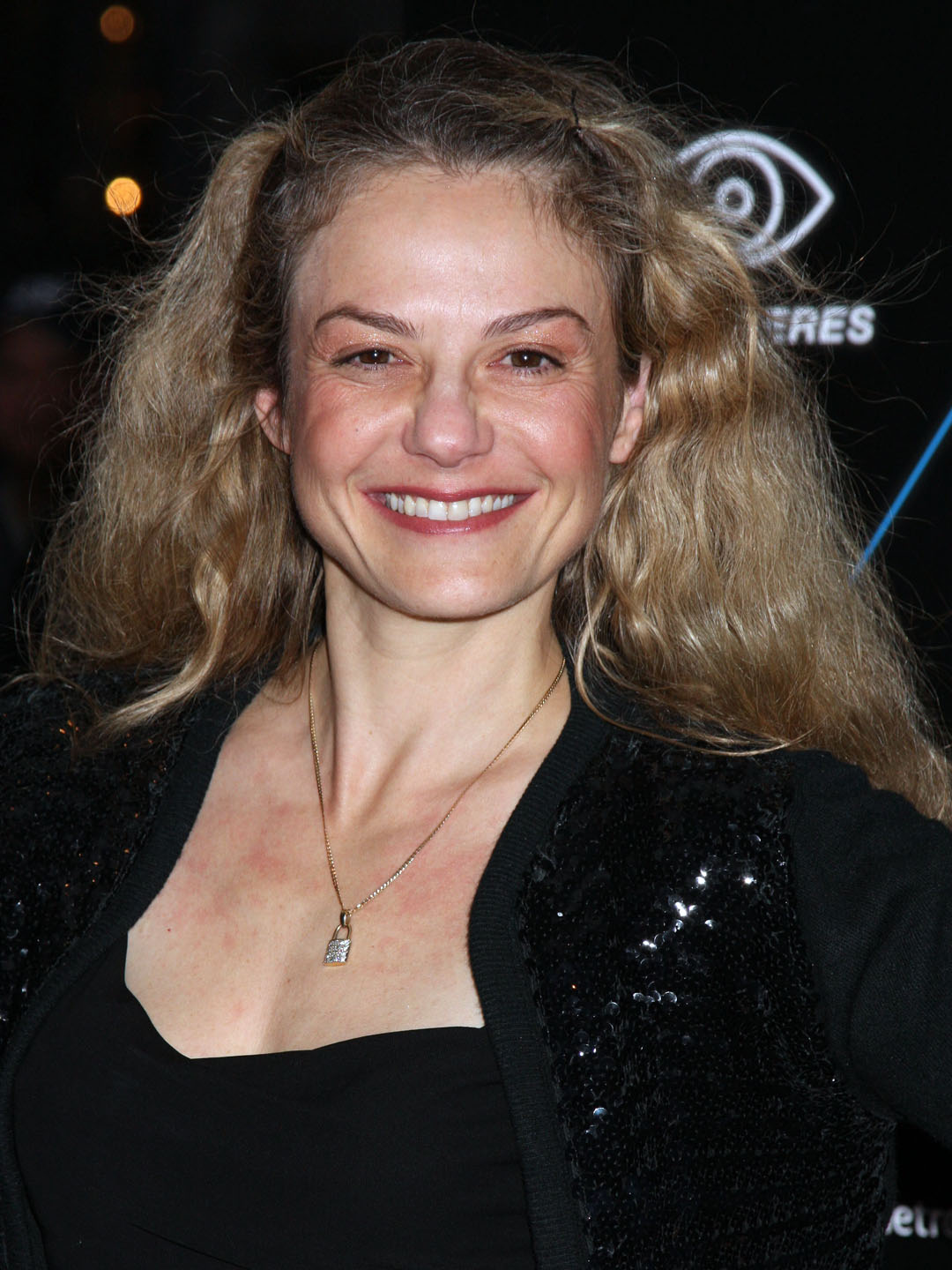 Julie Davis's Instagram, Twitter & Facebook on IDCrawl