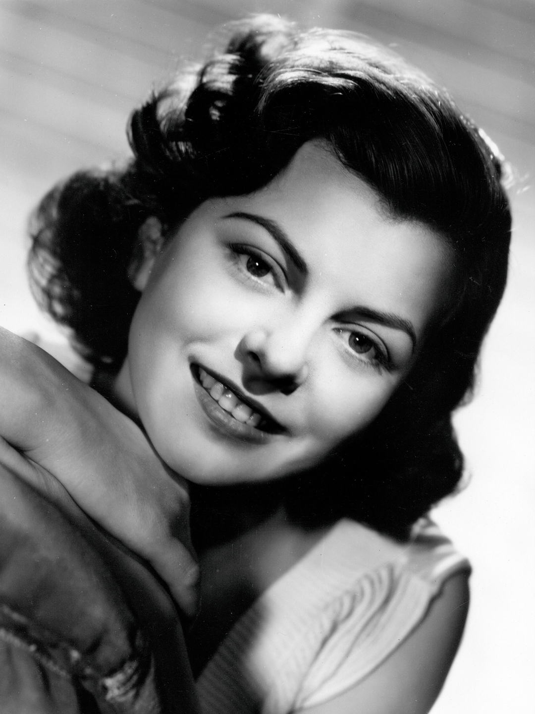 vera-mitchell-profiles-instagram-twitter-tiktok-foller