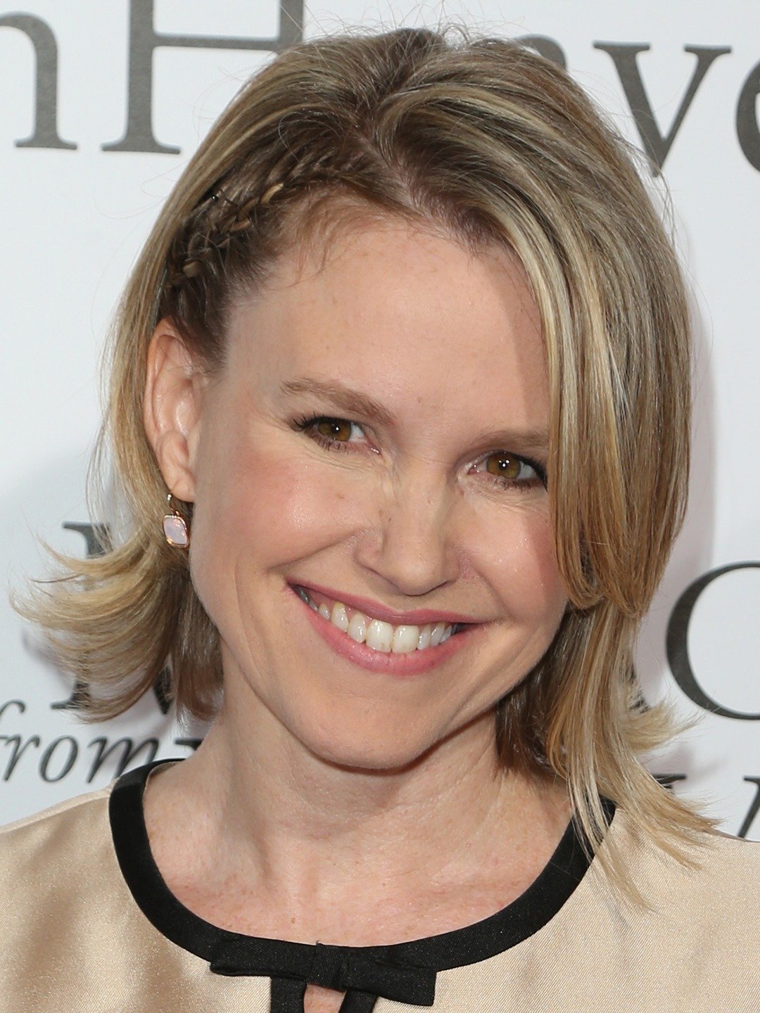 Kelly Collins's Instagram, Twitter & Facebook on IDCrawl