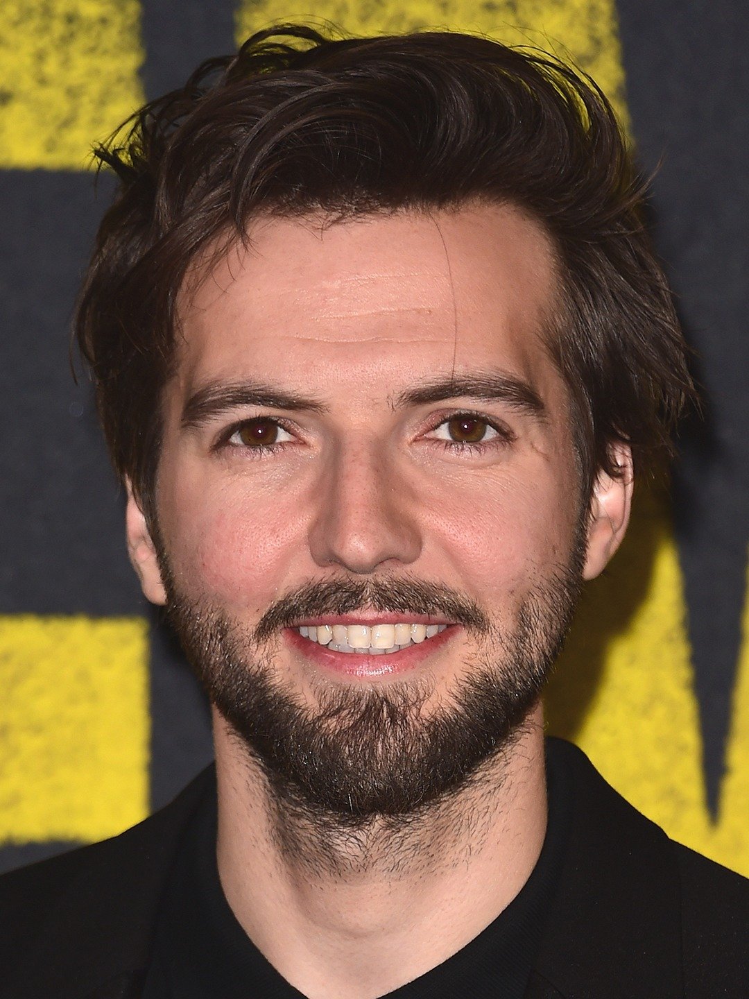 Guy Burnet Pictures - Rotten Tomatoes