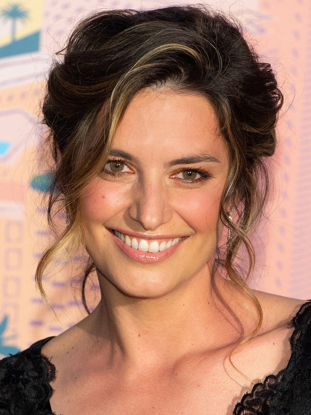 Laëtitia Milot Pictures - Rotten Tomatoes