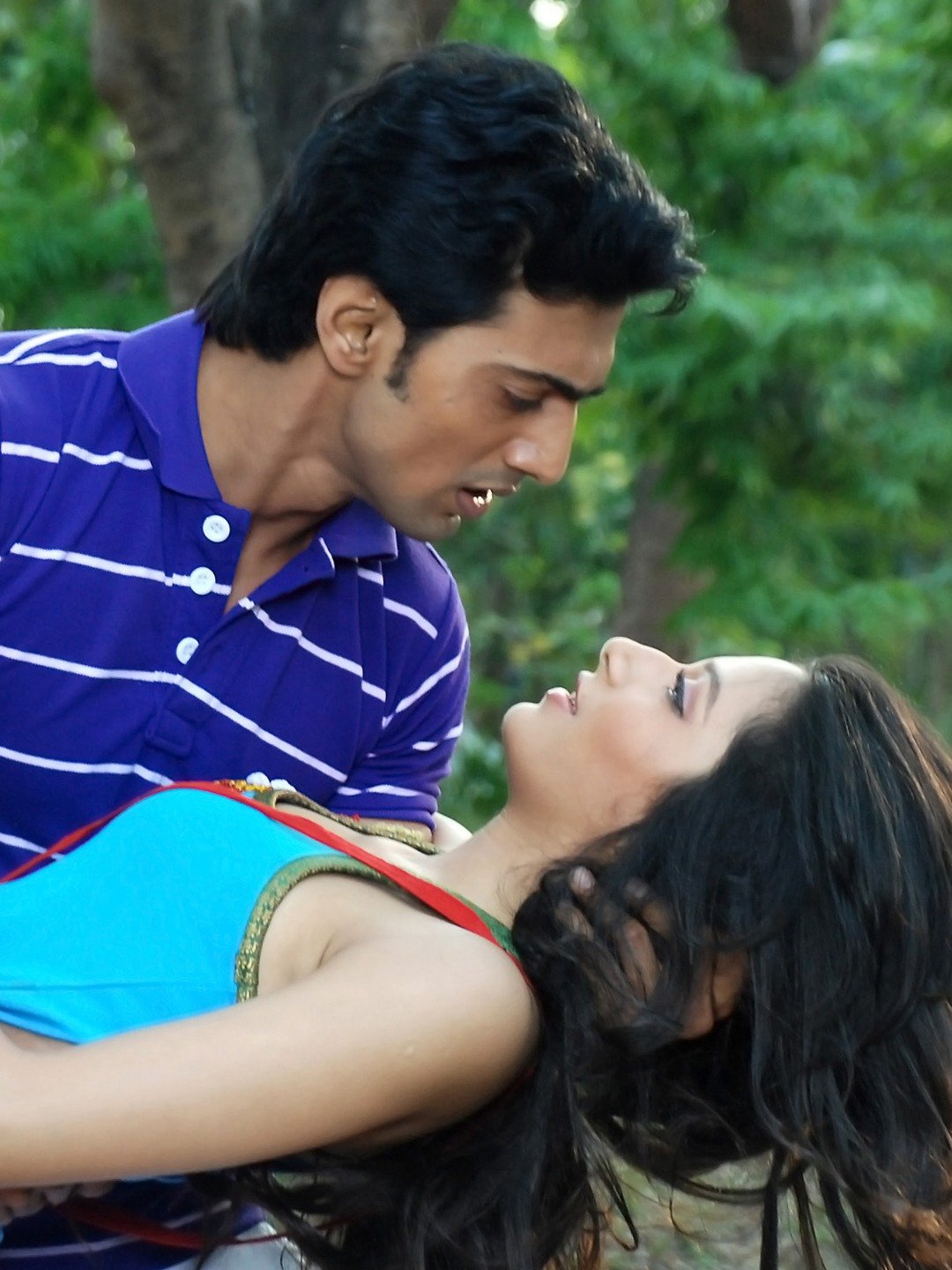 Dev And Subhashree Kiss