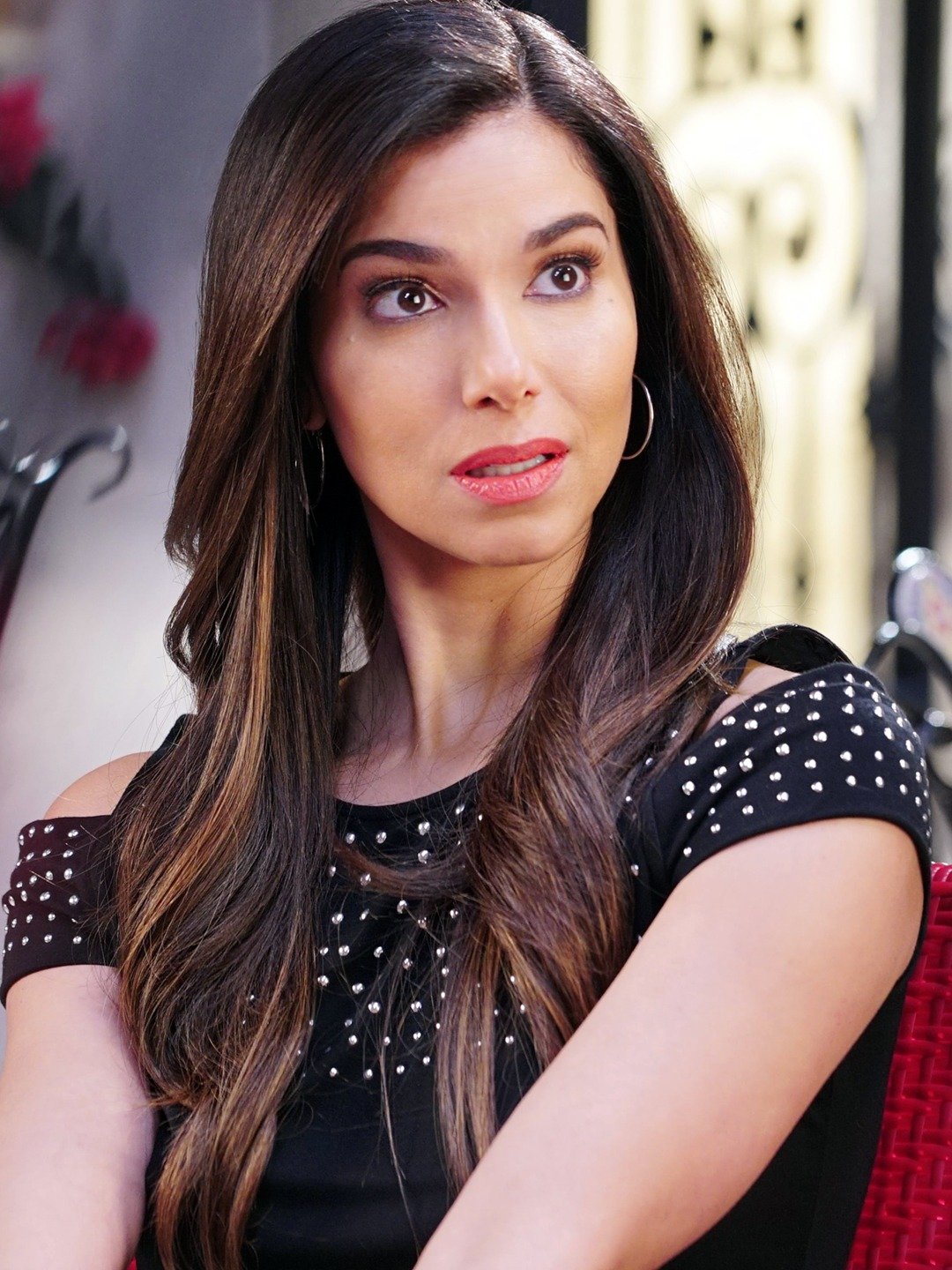 Roselyn Sanchez Hair Color In Devious Maids