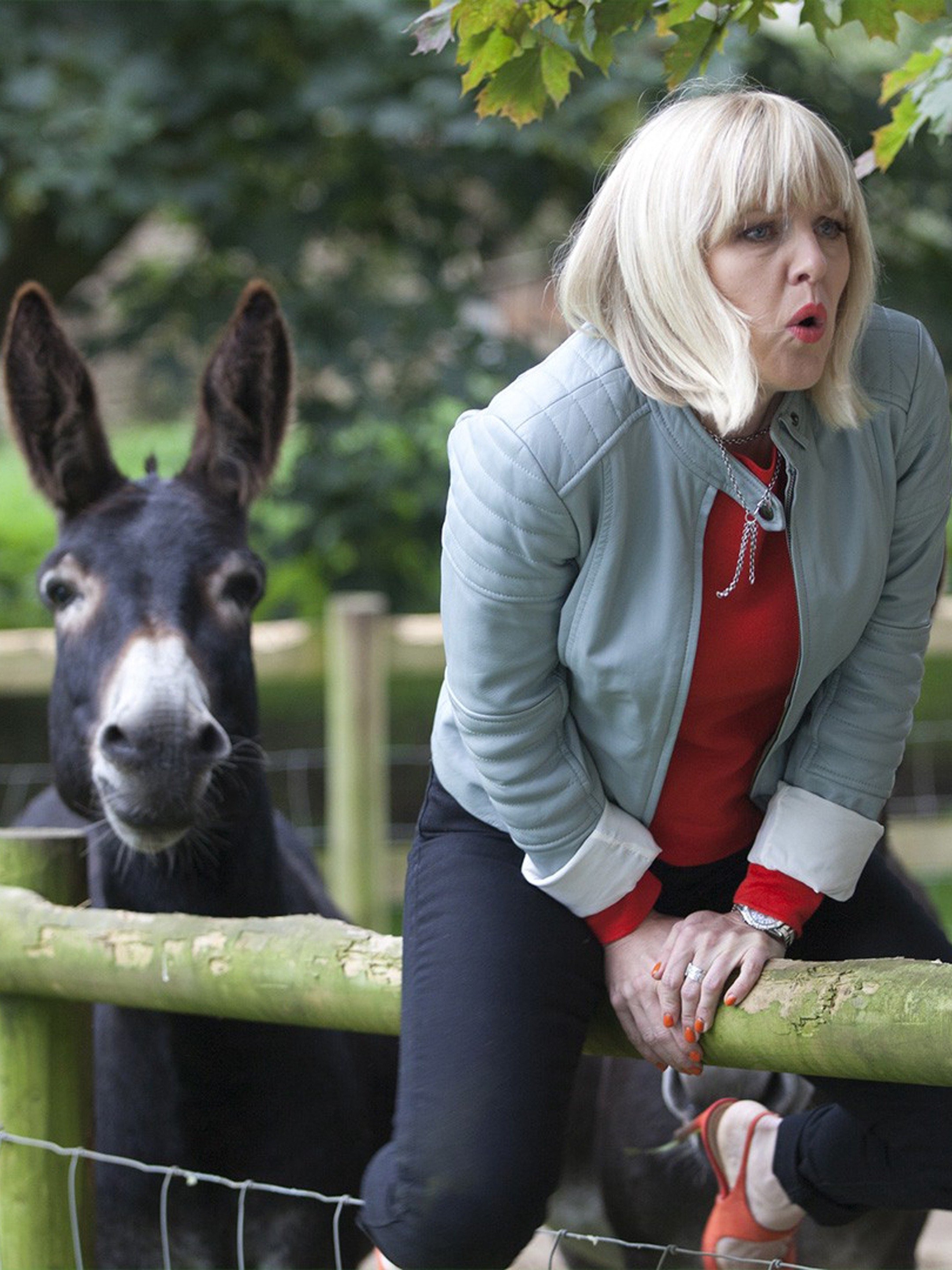 Agatha Raisin and the Haunted House Pictures - Rotten Tomatoes