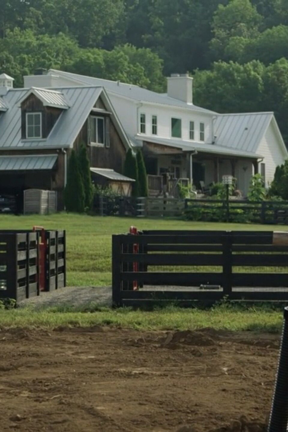 Modern Day Homestead Pictures - Rotten Tomatoes
