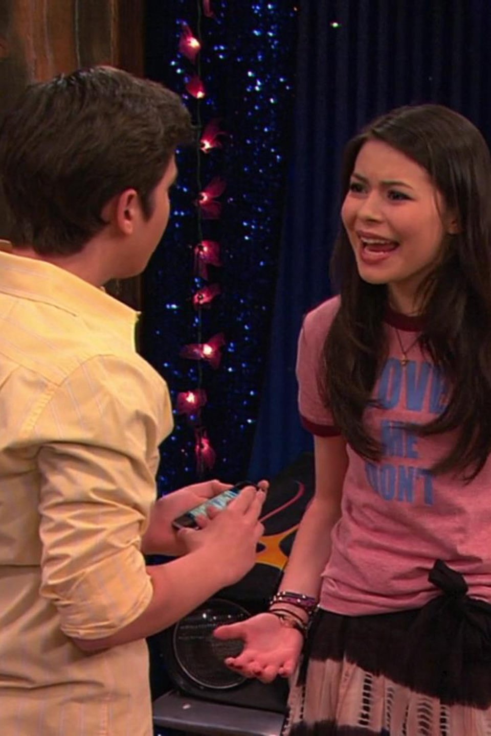 Icarly Freddie And Carly Kissing
