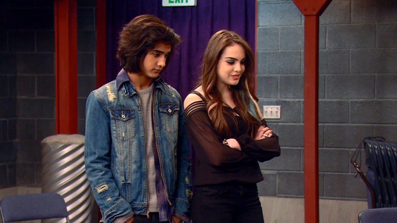 Victorious Cat And Beck Kiss