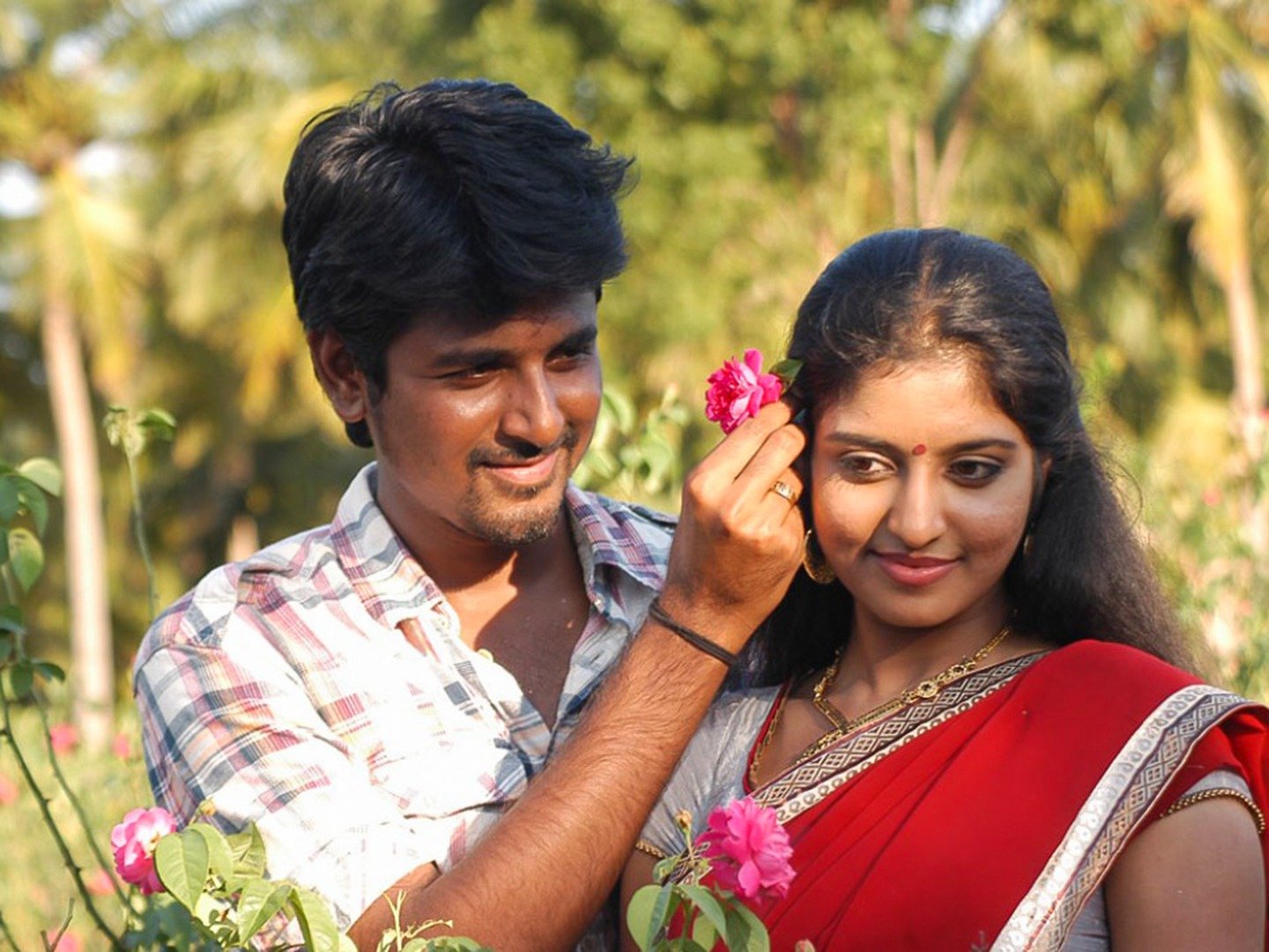 Manam Kothi Paravai Heroine Name