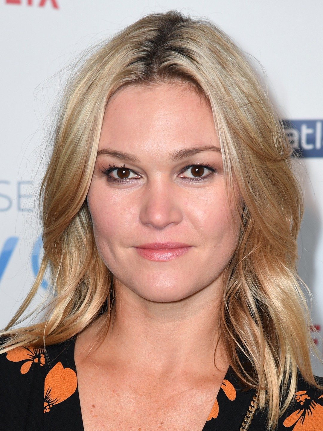 Julia Stiles Hot